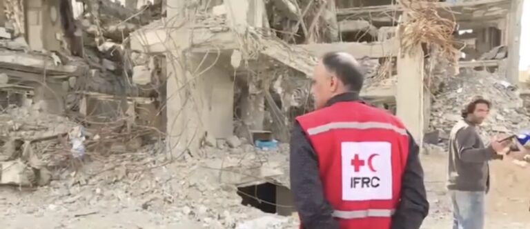 Première visite de la Croix Rouge internationale en Iran qui a constaté ...