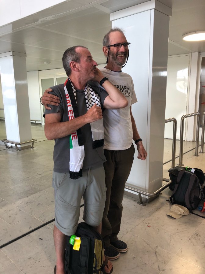 Flotille Gaza : Pascal Maurieras et John Turnbull accueillis à Roissy ...